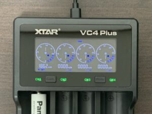 XTARの多機能バッテリーチャージャー「VC4 Plus」の使い方とレビュー｜エネループなど様々な充電池に対応 | いわっちろぐ